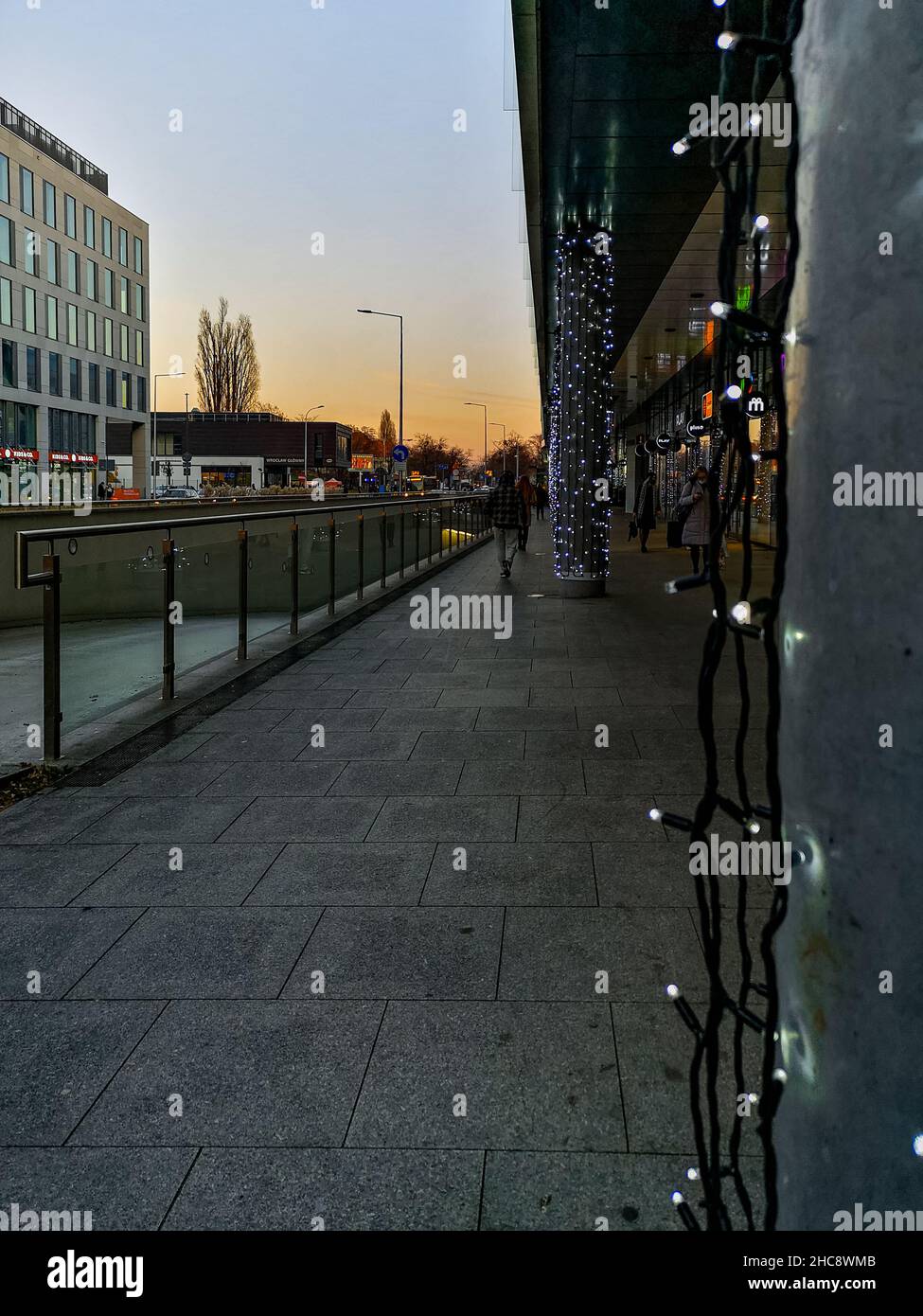 Shopping mall pillars hi-res stock photography and images - Alamy