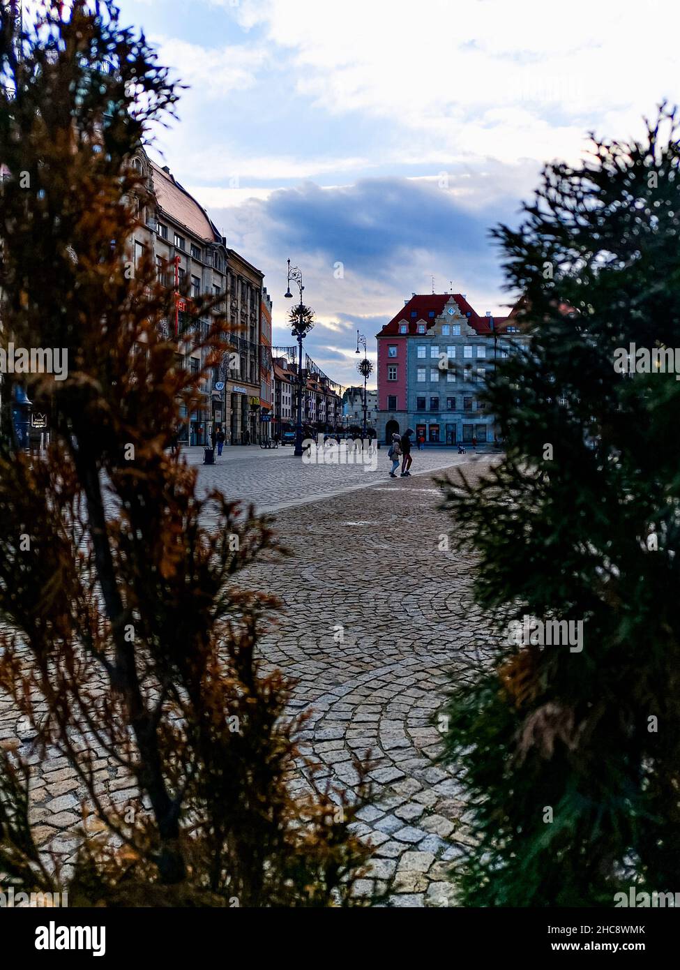 Empty market square hi-res stock photography and images - Alamy