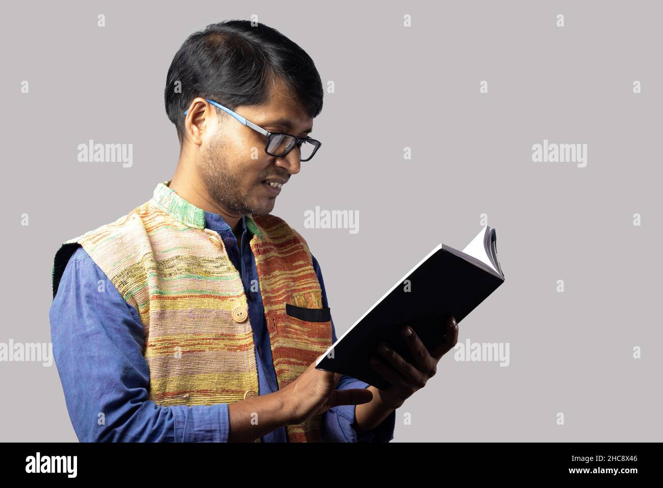 Male teacher story hi-res stock photography and images - Alamy