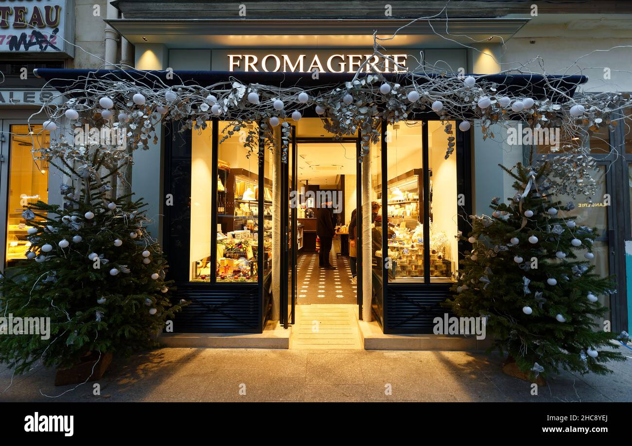 Paris cheese street market hi-res stock photography and images - Alamy