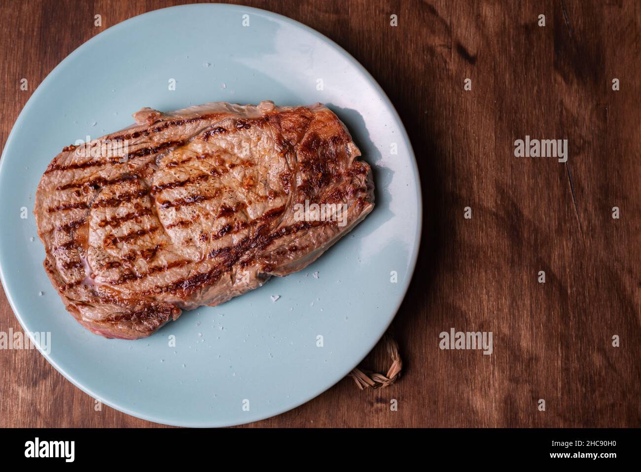 Grilled beef entrecote with flake salt, overhead view Stock Photo - Alamy