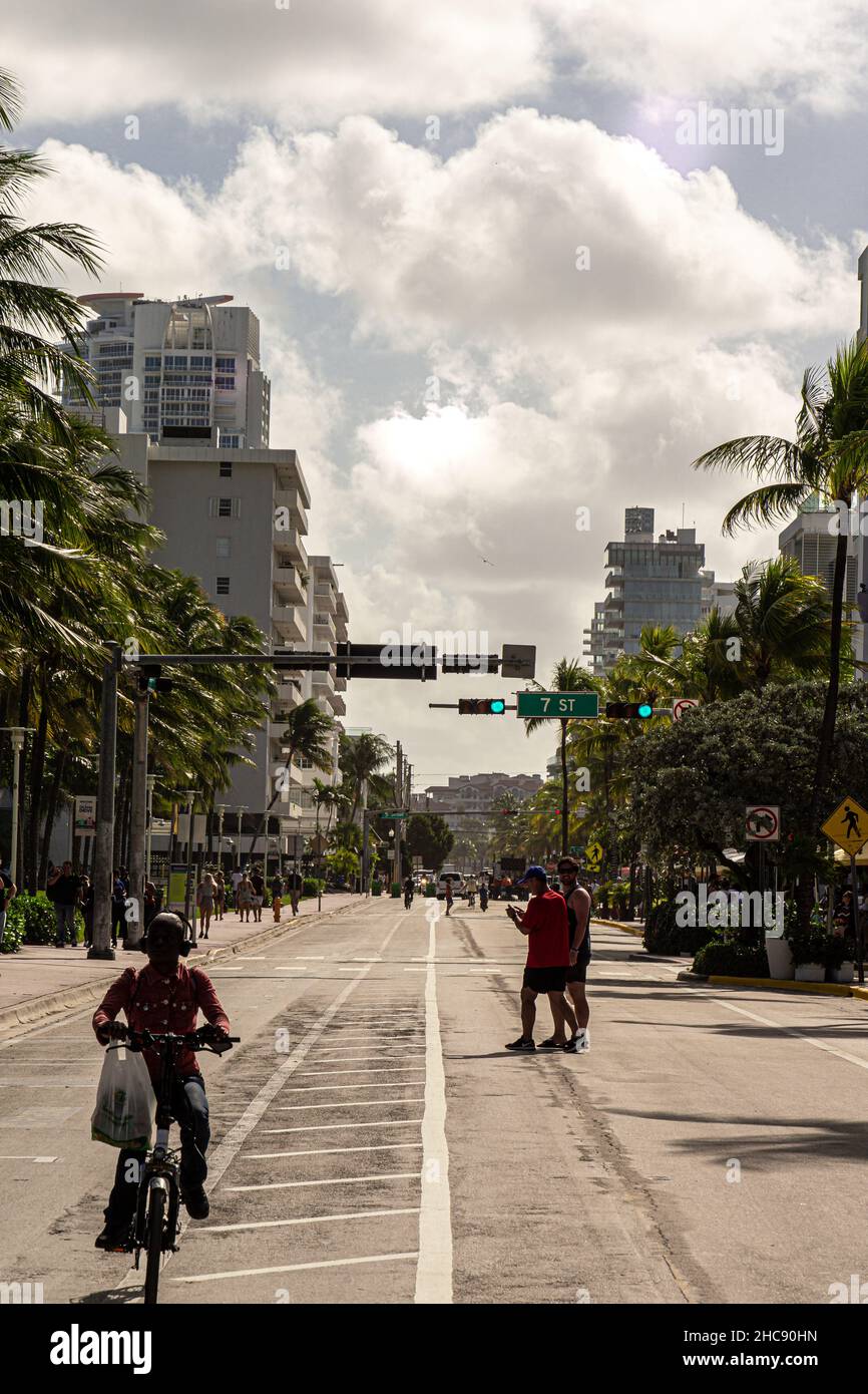 empty ocean drive on South beach Miami Stock Photo - Alamy