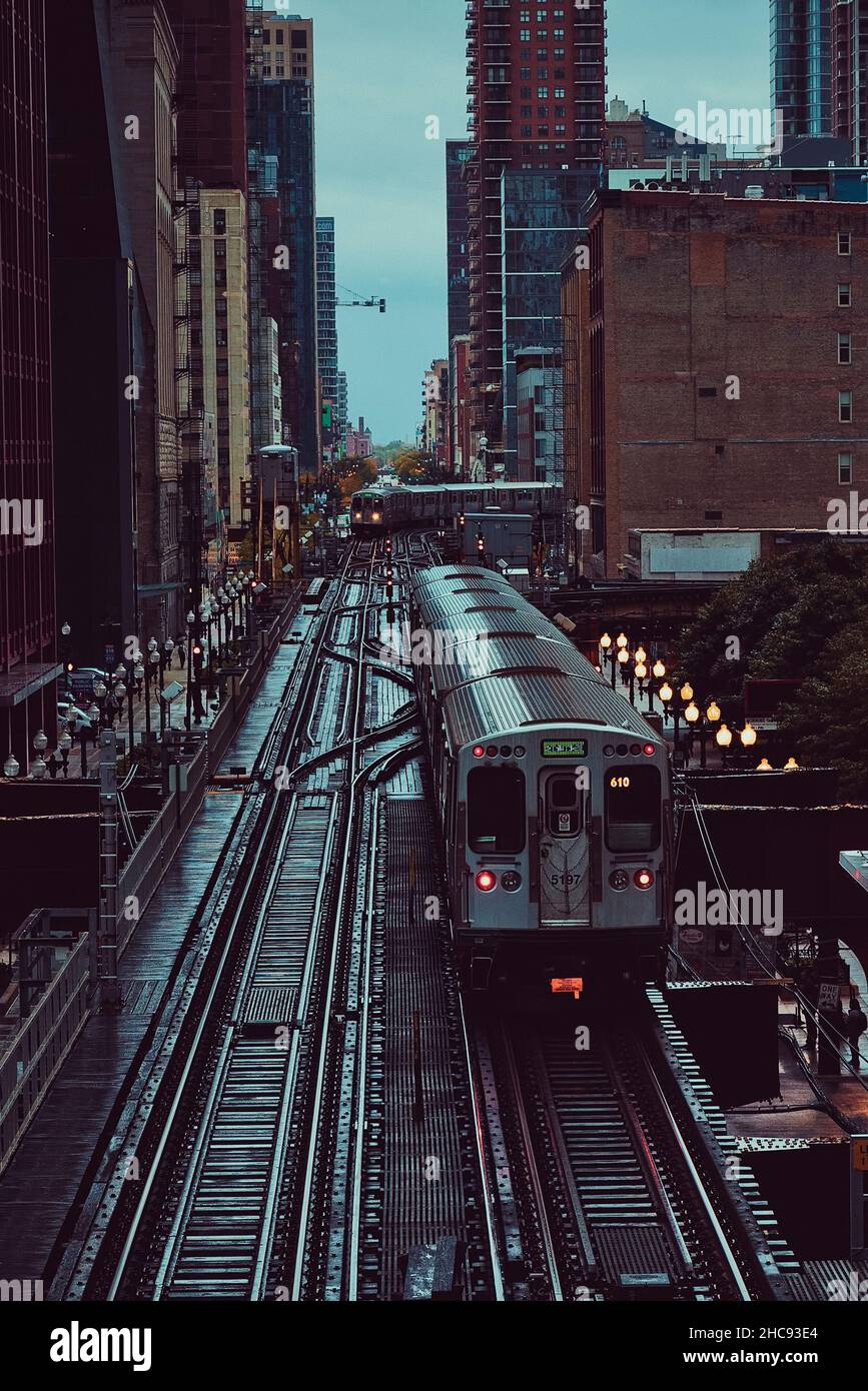 Train line towards Chicago Loop in Chicago Stock Photo - Alamy