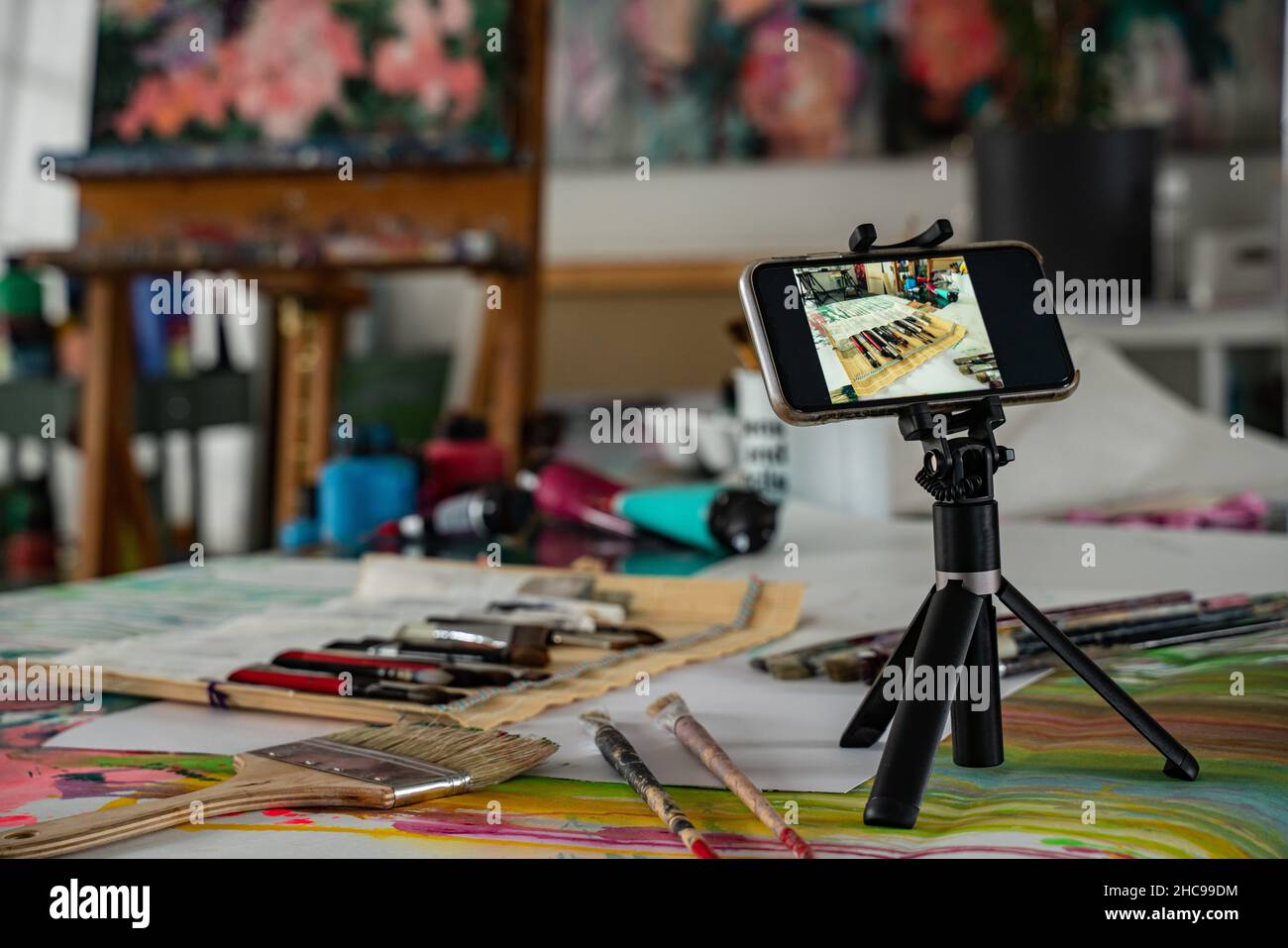 Preparing for an online workshop. Online training. painting technique ...