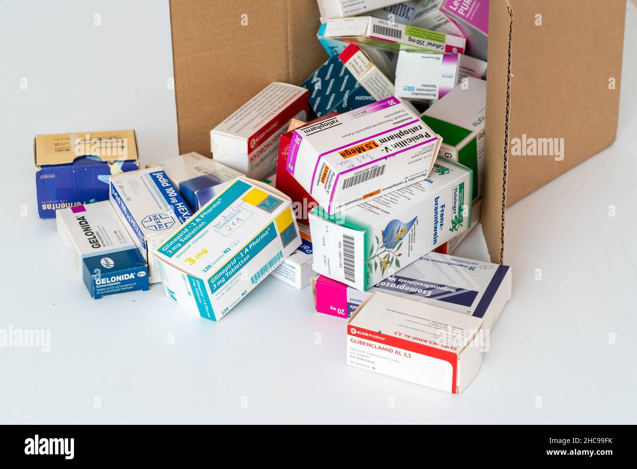 Delivery service for medicines hi-res stock photography and images - Alamy