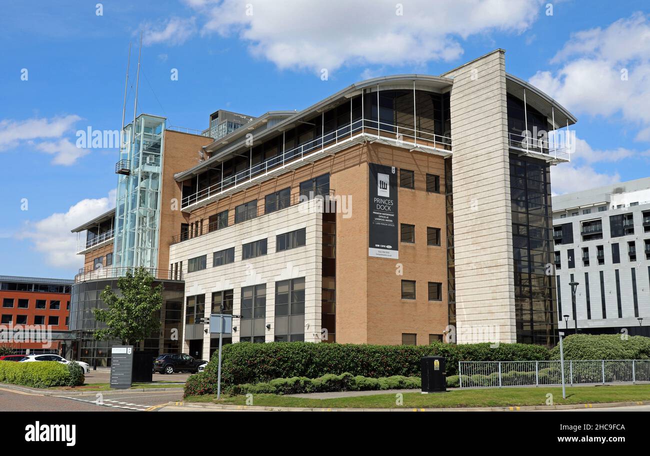 Dock offices building hi-res stock photography and images - Alamy