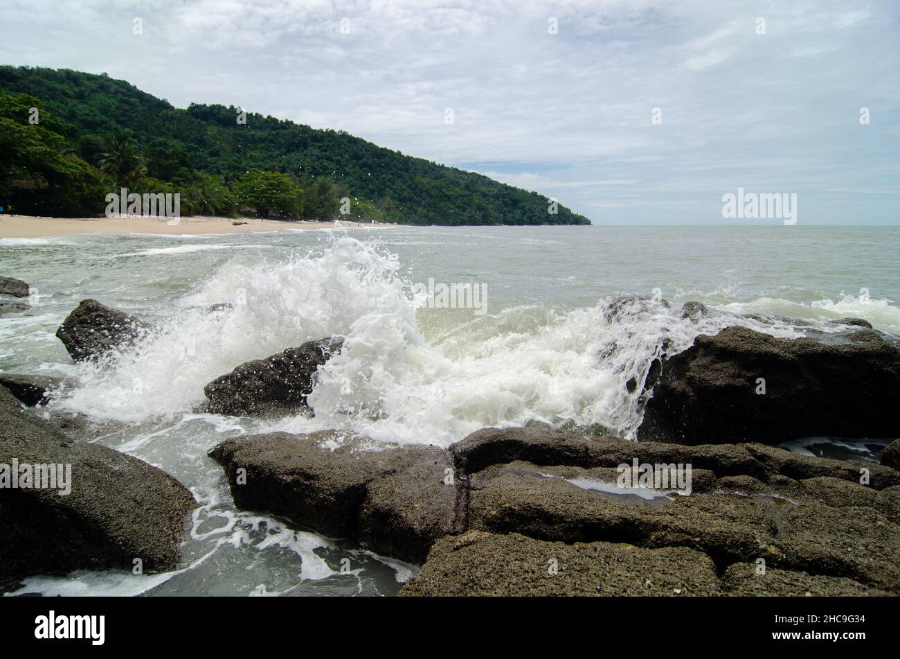 Water crashes on rocks beach hi-res stock photography and images - Alamy