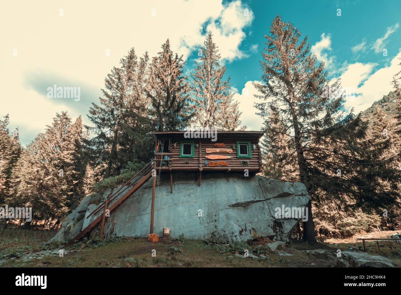 Agatat refuge in the Parang mountains, Romania Stock Photo - Alamy