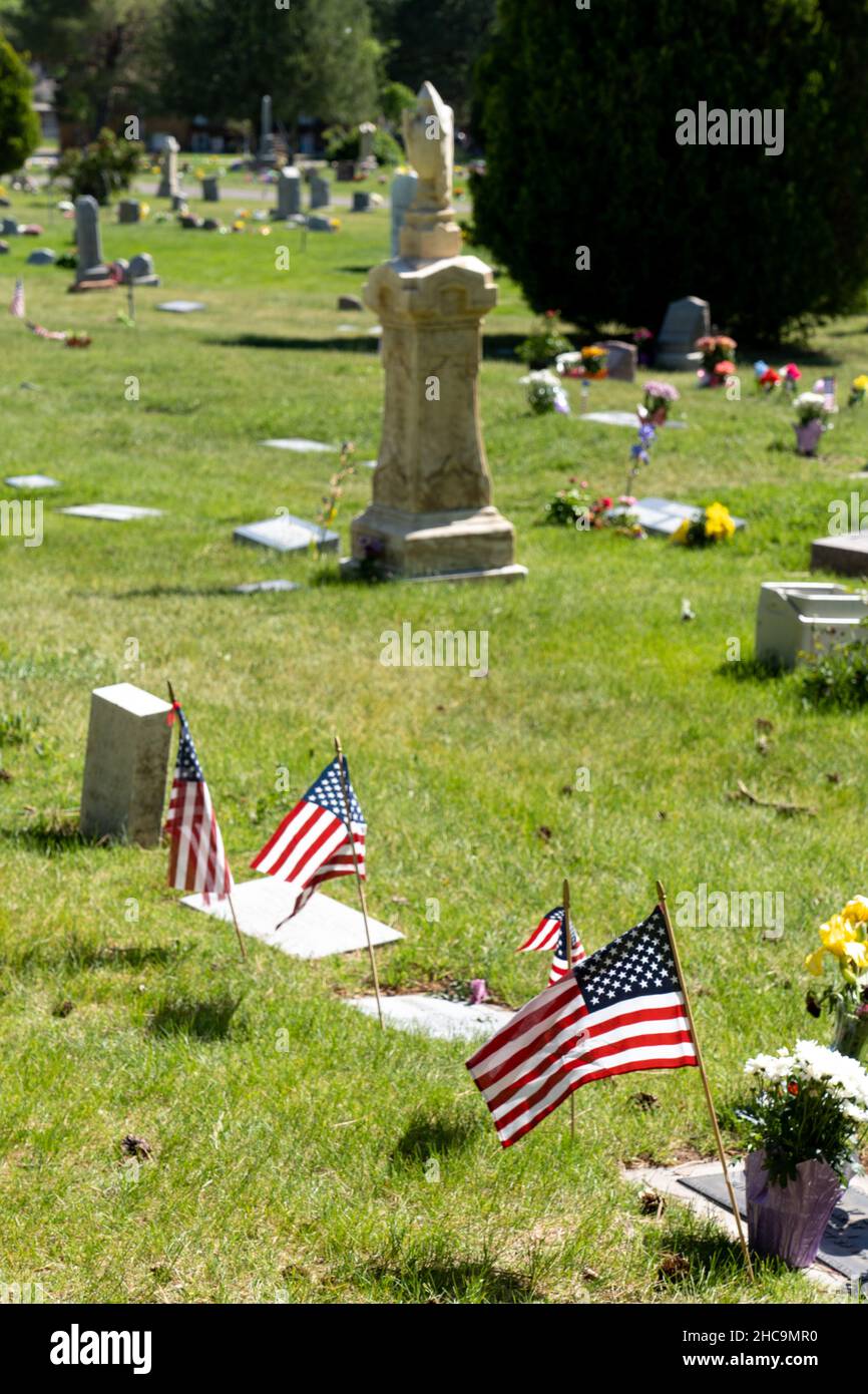 American flags and flowers decorate graves for the Memorial Day Holiday ...