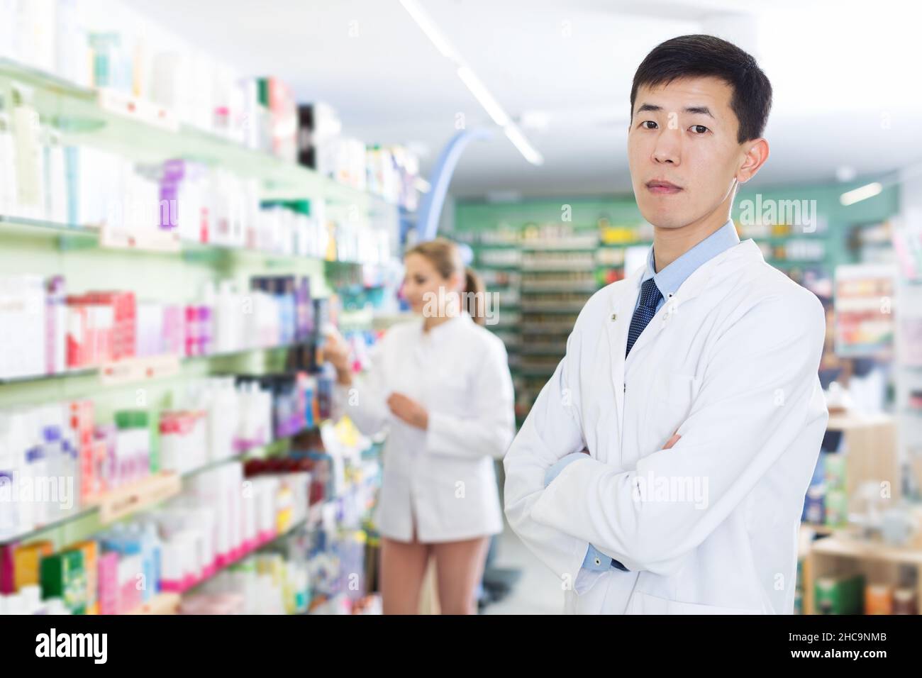 Japanese drugstore pharmacy store hi-res stock photography and images ...