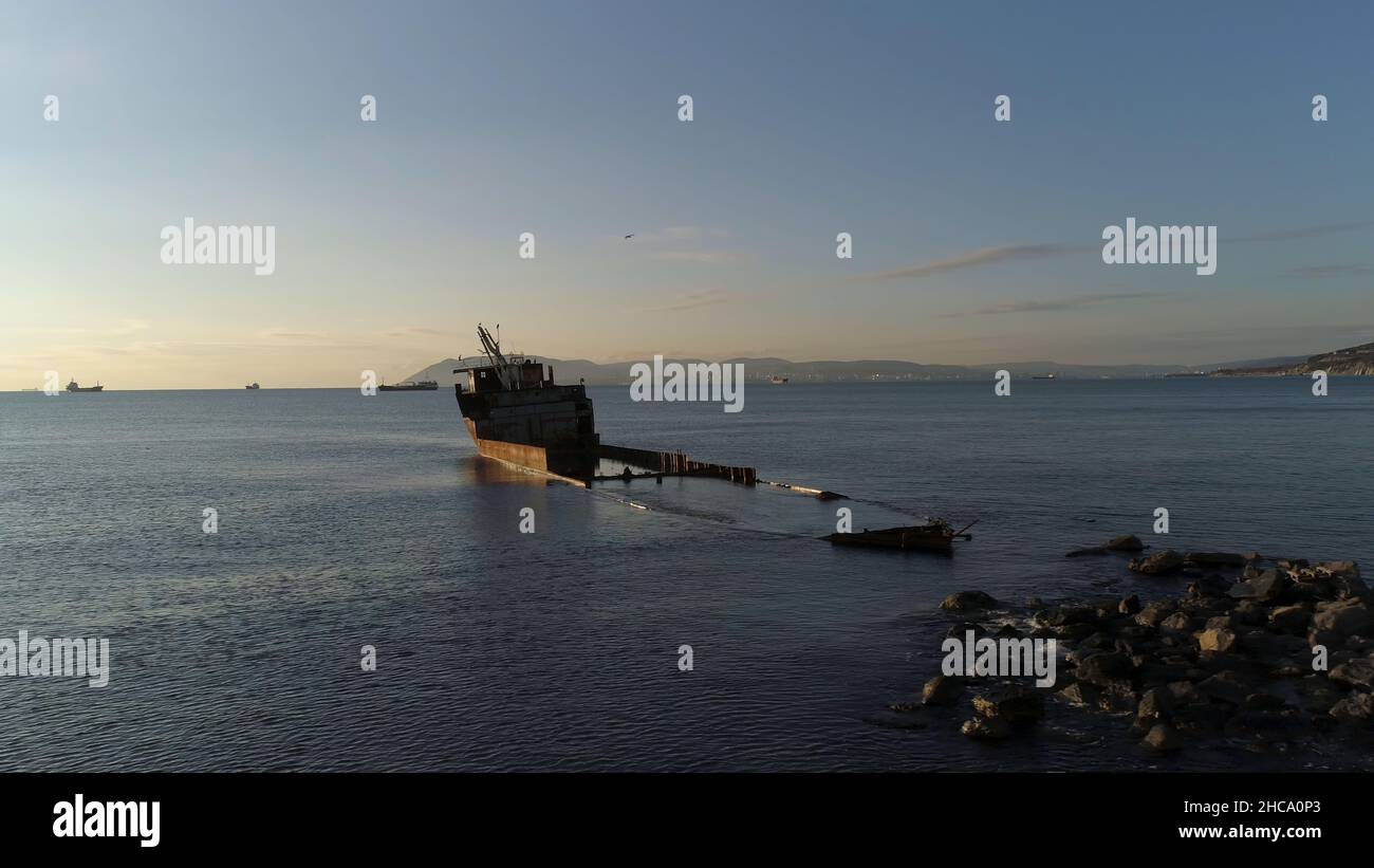 Crashed sailboat hi-res stock photography and images - Alamy