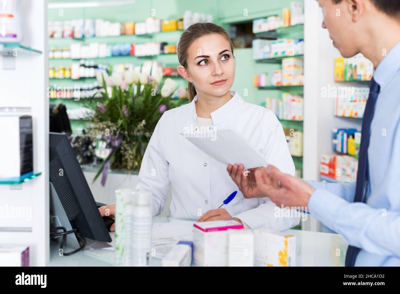 Pharmacist helping client choose medicine Stock Photo - Alamy
