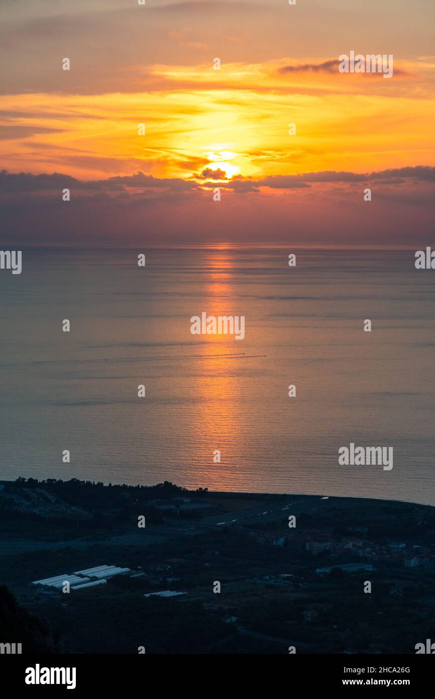 Beautiful sunset from sicily italy hi-res stock photography and images ...