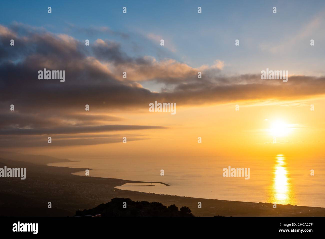 Beautiful sunset from sicily italy hi-res stock photography and images ...
