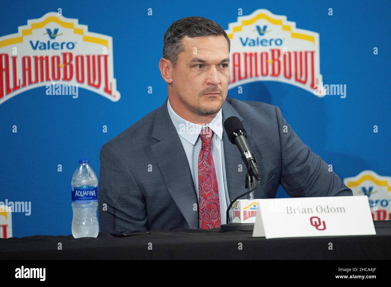 December 26, 2021: Oklahoma Sooners Bowl Coaching Staff Brian Odom ...