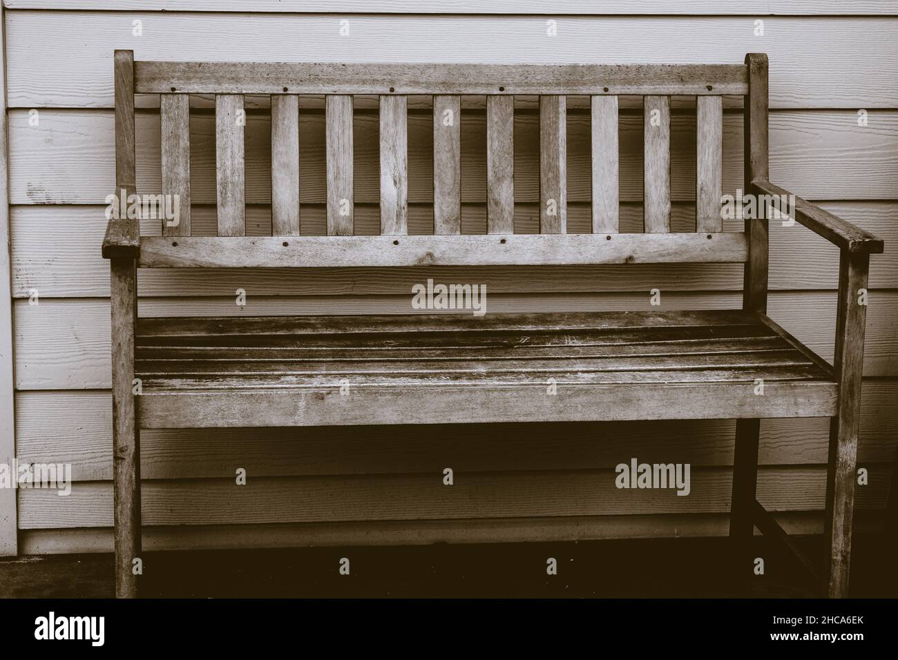 Dirty old bench hi-res stock photography and images - Alamy