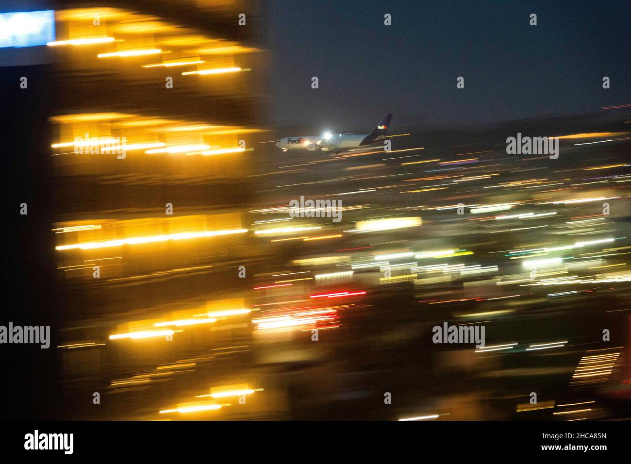 Fedex boeing 767 hi-res stock photography and images - Alamy