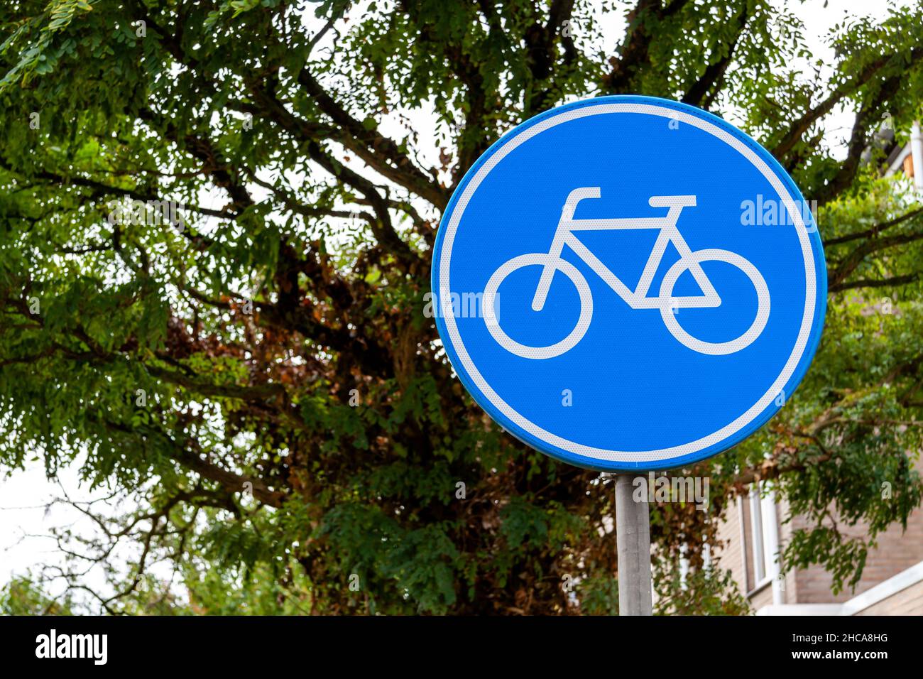Bike path sign hi-res stock photography and images - Alamy