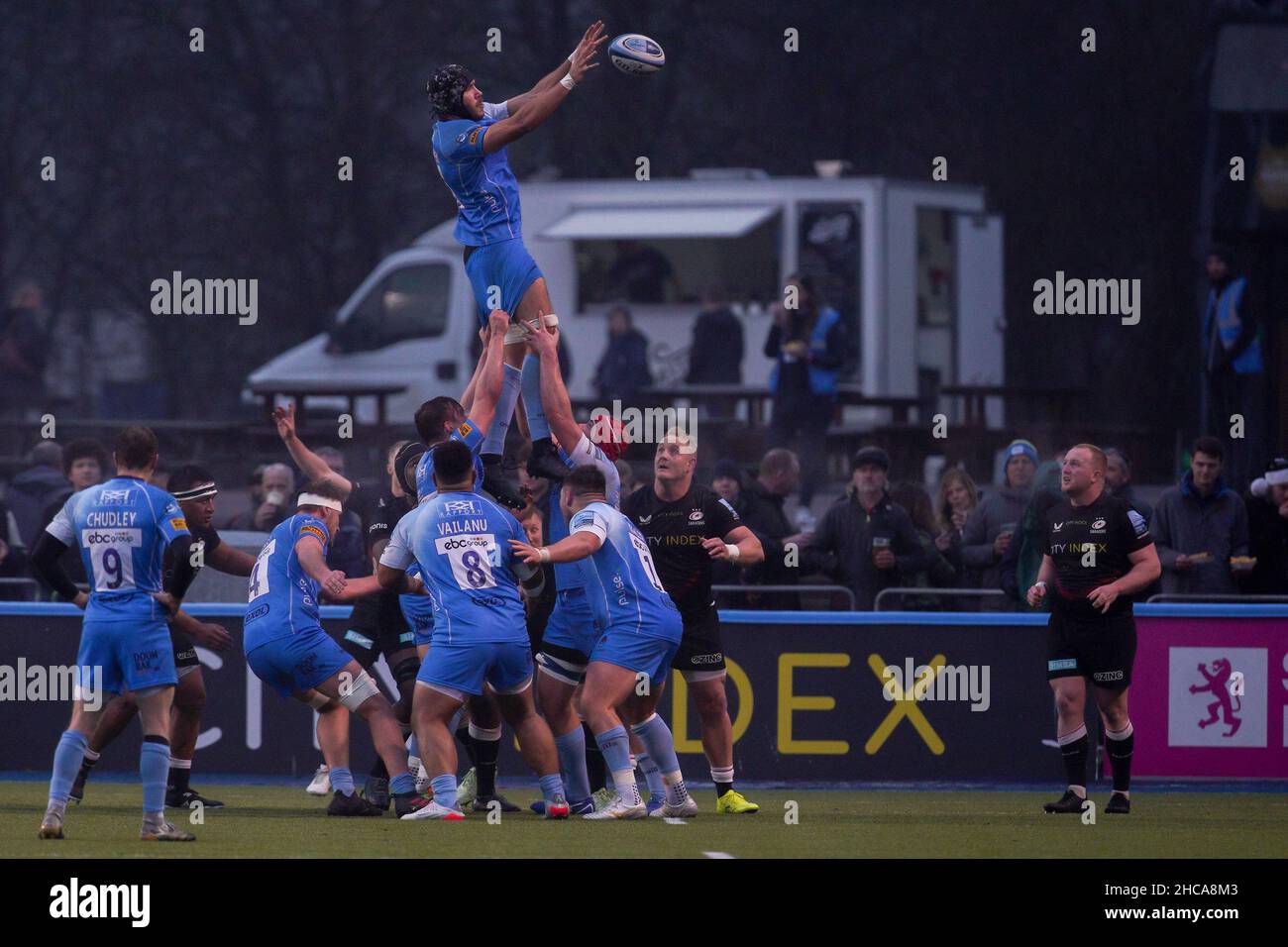 Andrew Kitchener #5 of Worcester wins the line out Stock Photo - Alamy