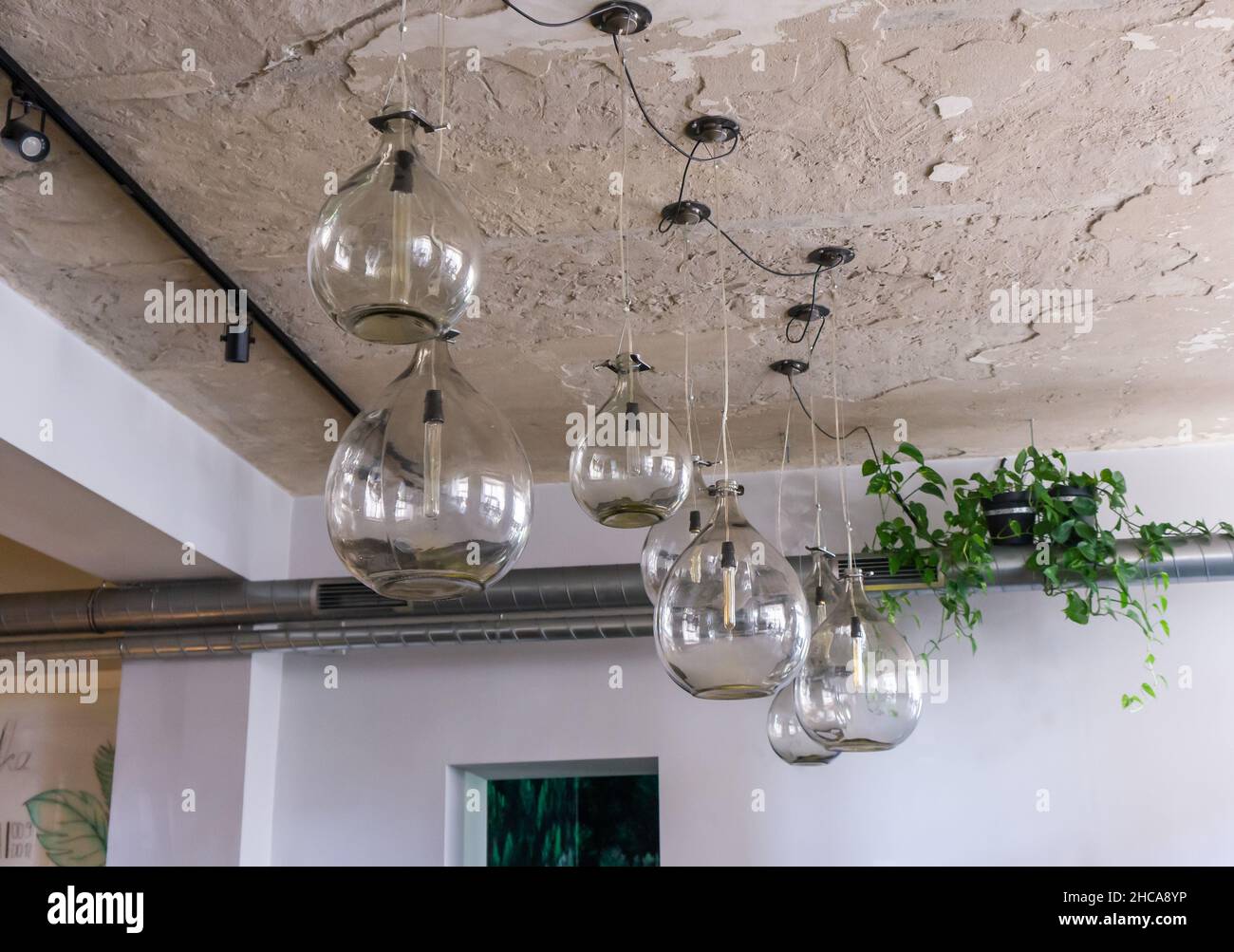 Light bulbs hanging hi-res stock photography and images - Alamy