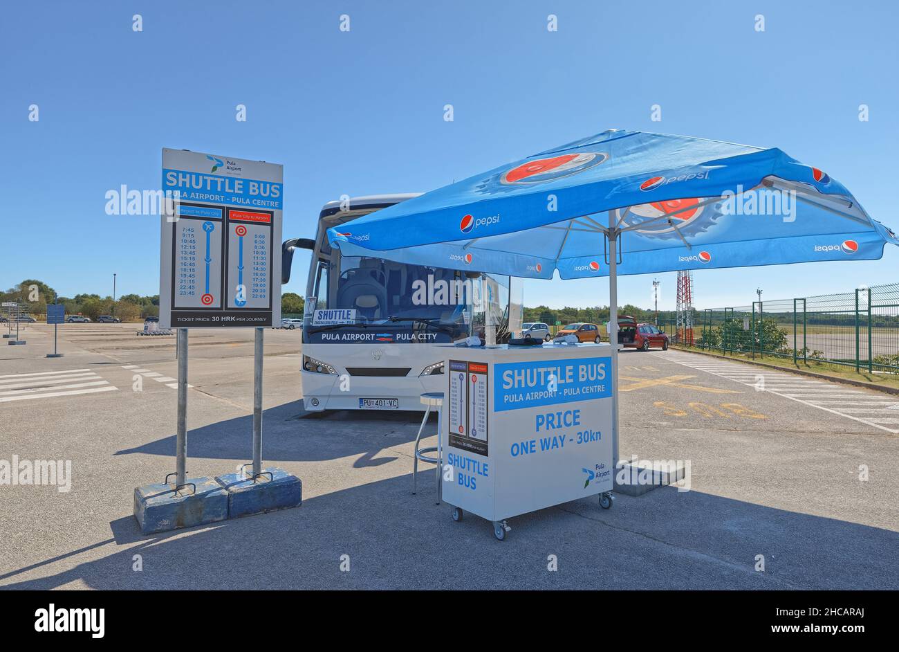 Airport parking shuttle bus hi-res stock photography and images - Alamy