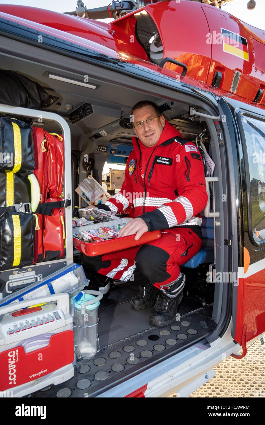 Paramedic accident 2021 hi-res stock photography and images - Alamy