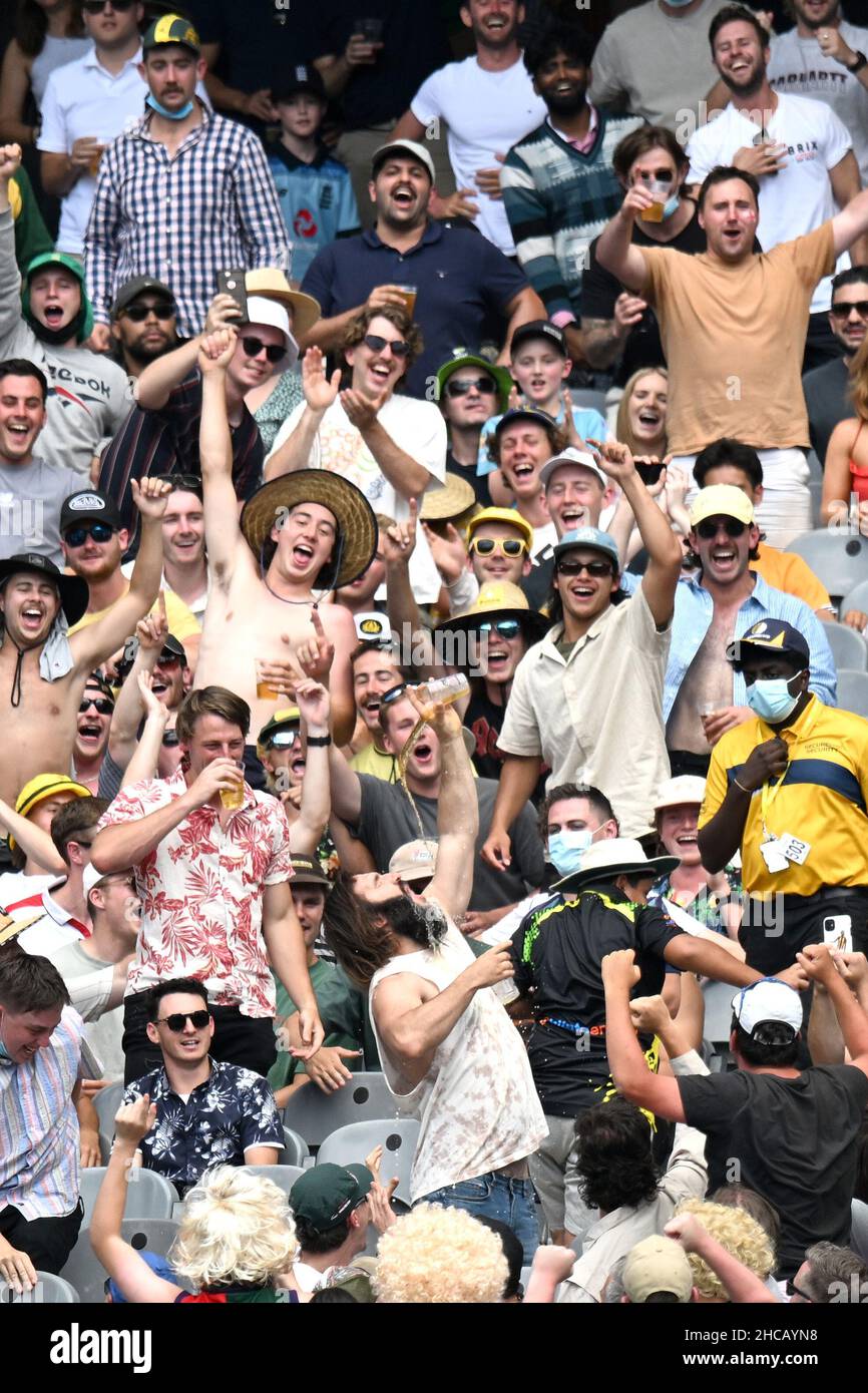 England cricket fans melbourne hi-res stock photography and images - Alamy