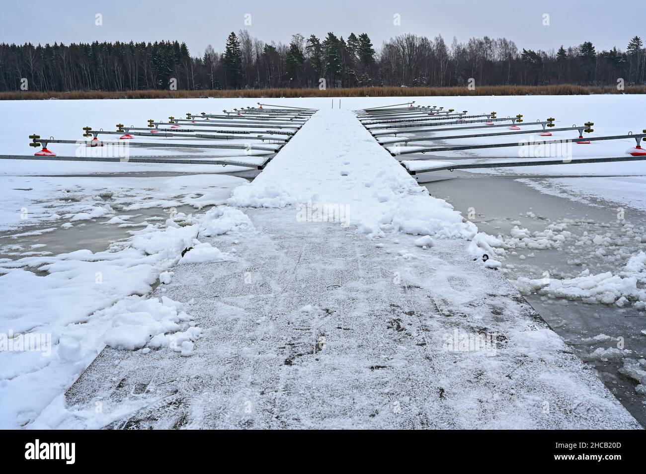 boat dock standing empty and covered in snow Stock Photo - Alamy