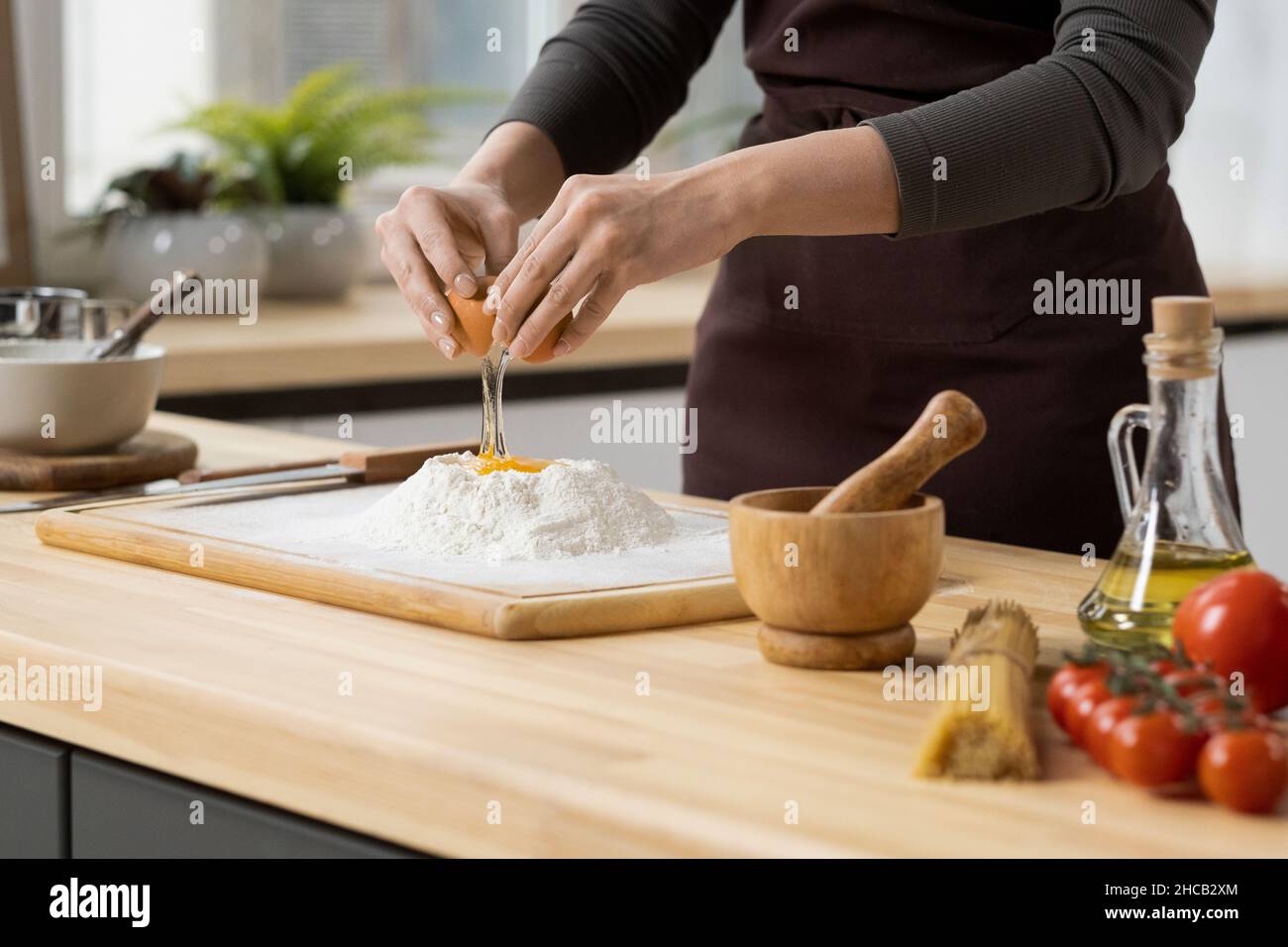 Breaking egg hi-res stock photography and images - Alamy