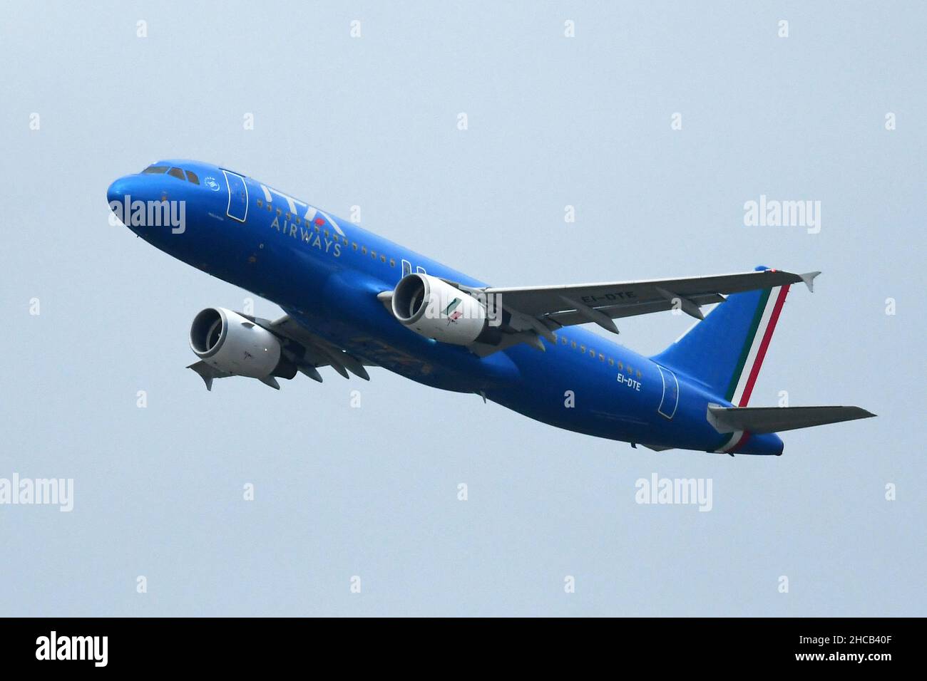 Ita airways hi-res stock photography and images - Alamy