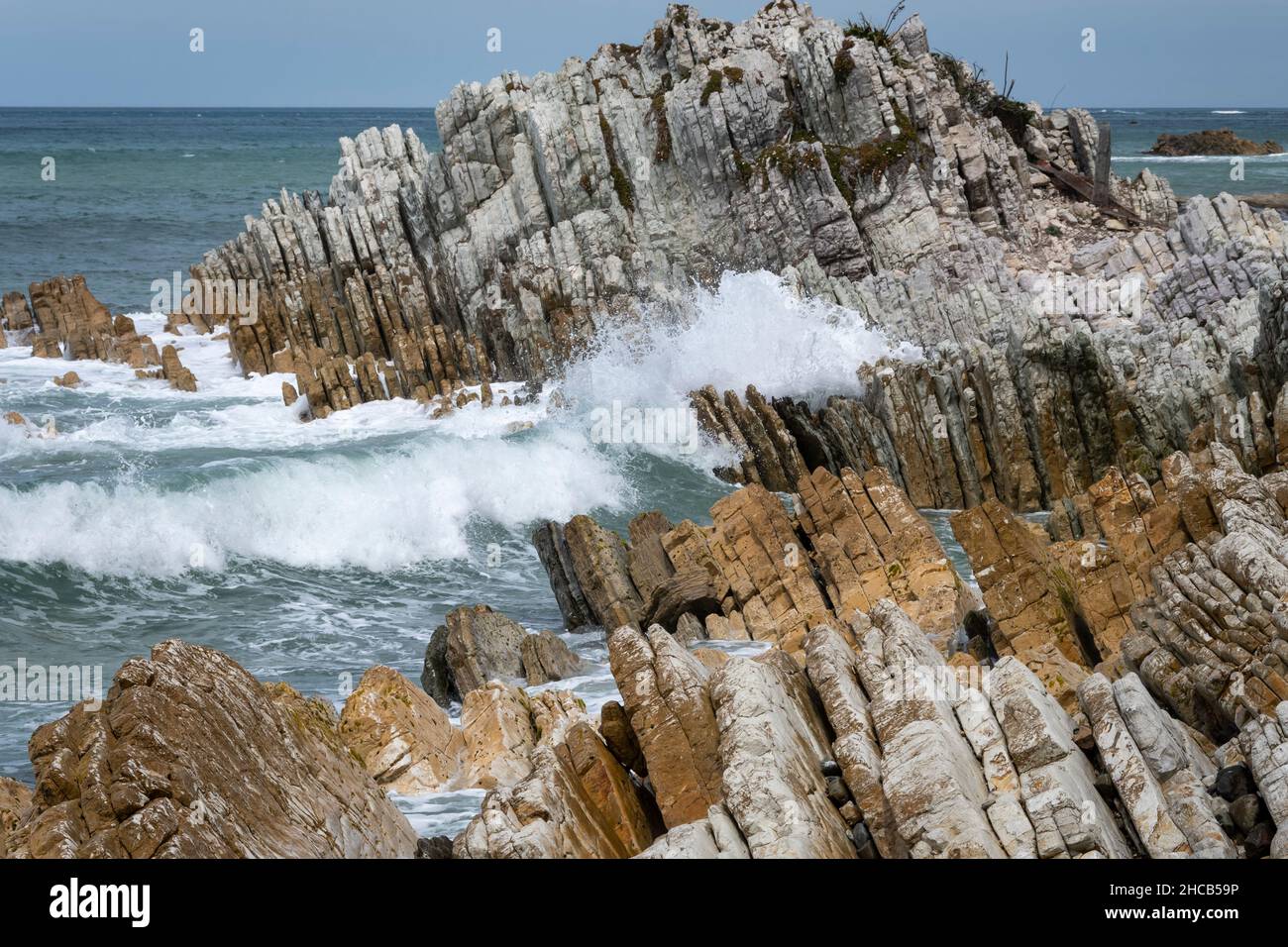 Coastal limestone formation hi-res stock photography and images - Alamy