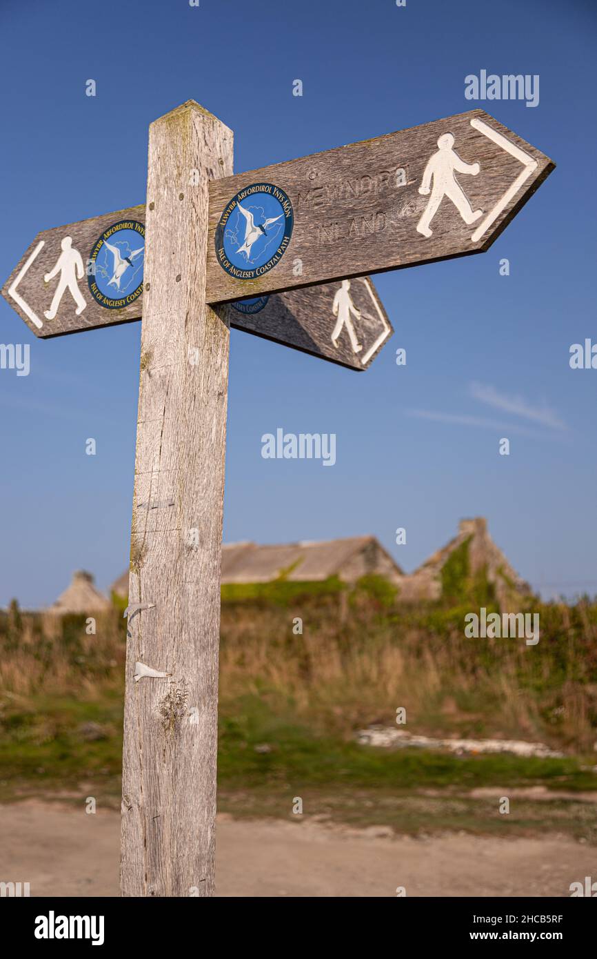 Anglesey coastal path sign at Cemlyn, North Wales coast Stock Photo - Alamy