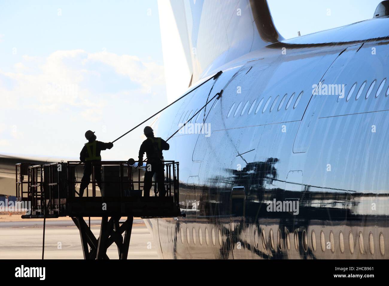 Narita, Japan. 27th Dec, 2021. Workers wash the world's largest ...