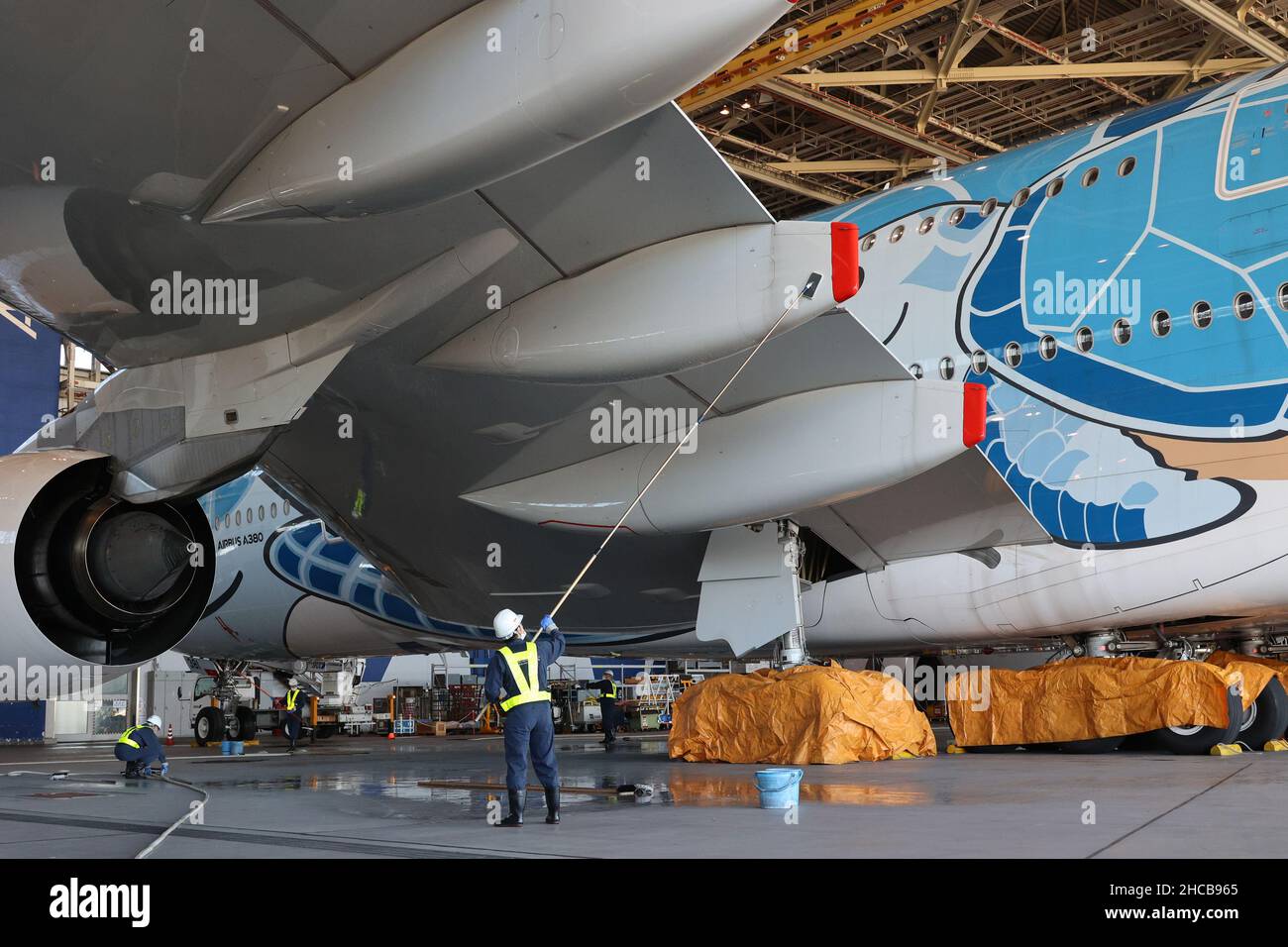 Narita, Japan. 27th Dec, 2021. Workers wash the world's largest ...