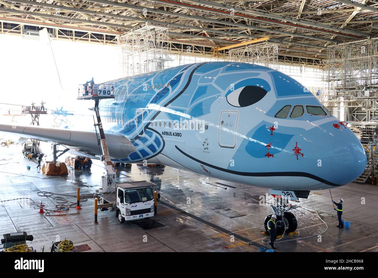 Narita, Japan. 27th Dec, 2021. Workers wash the world's largest ...