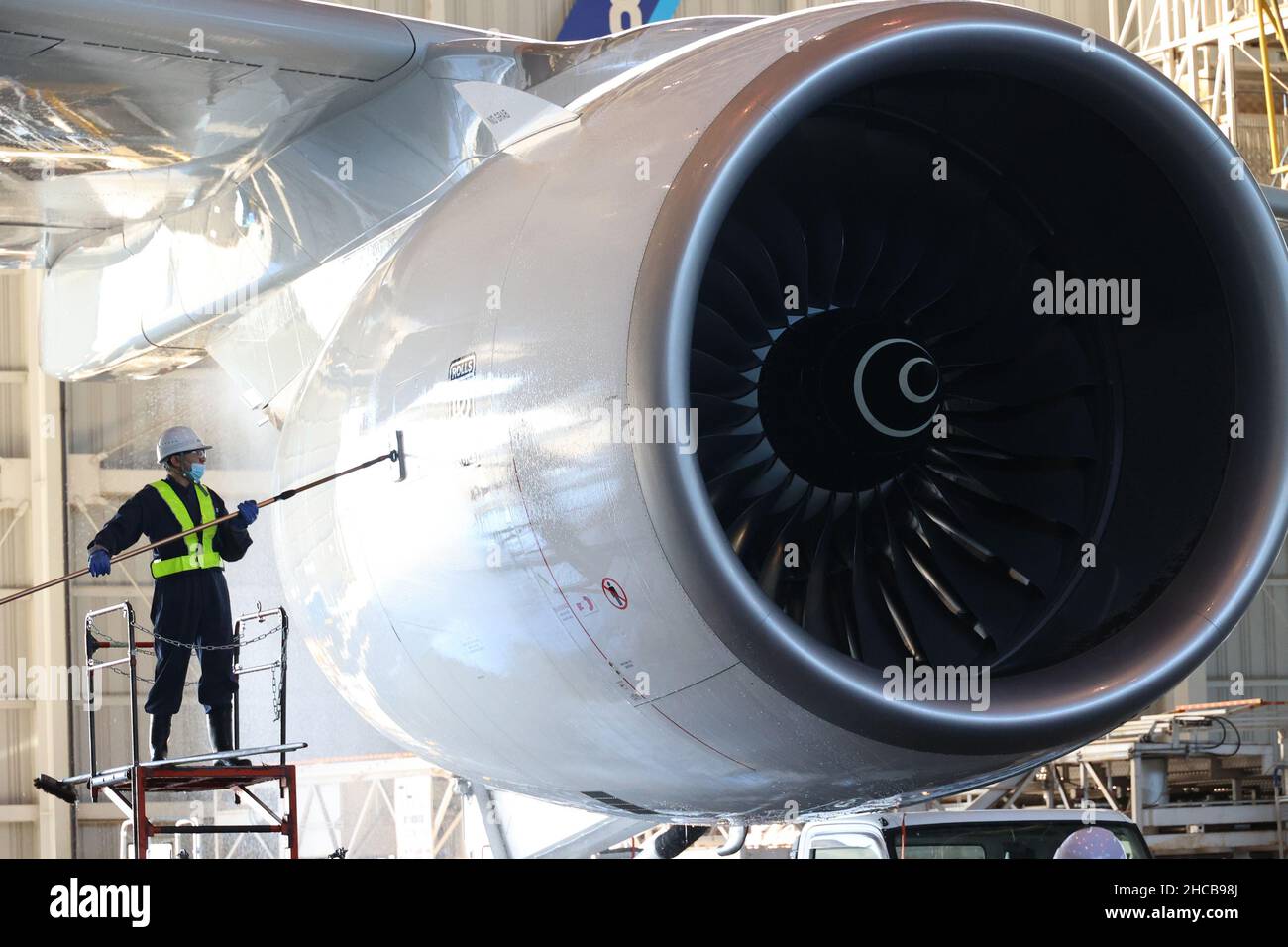 Narita, Japan. 27th Dec, 2021. Workers wash the world's largest ...