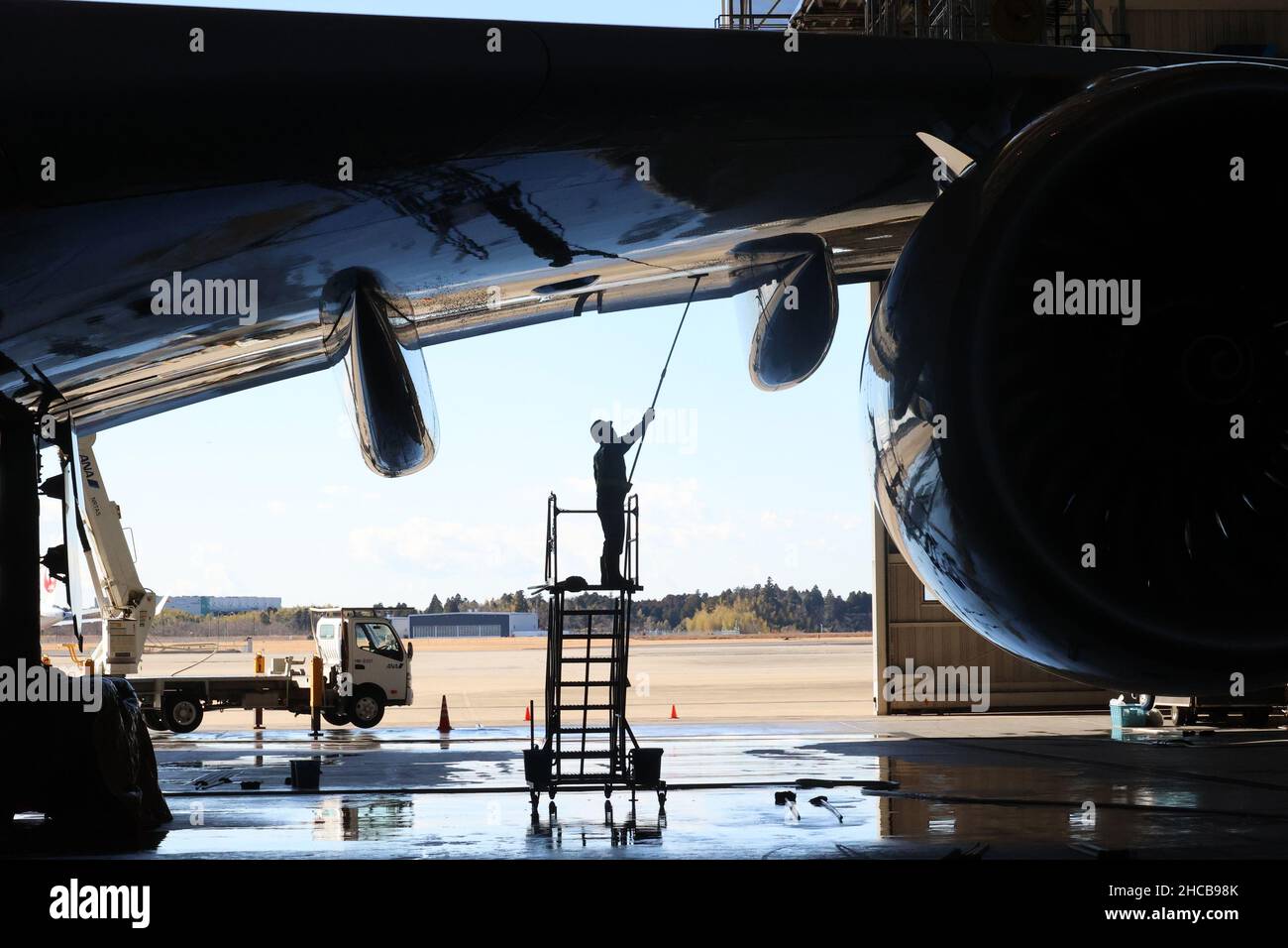 Narita, Japan. 27th Dec, 2021. Workers wash the world's largest ...