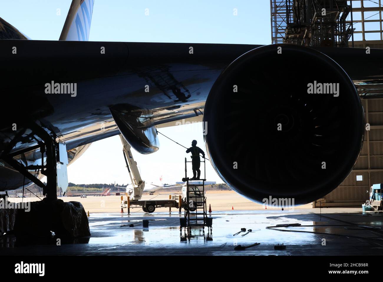 Narita, Japan. 27th Dec, 2021. Workers wash the world's largest ...