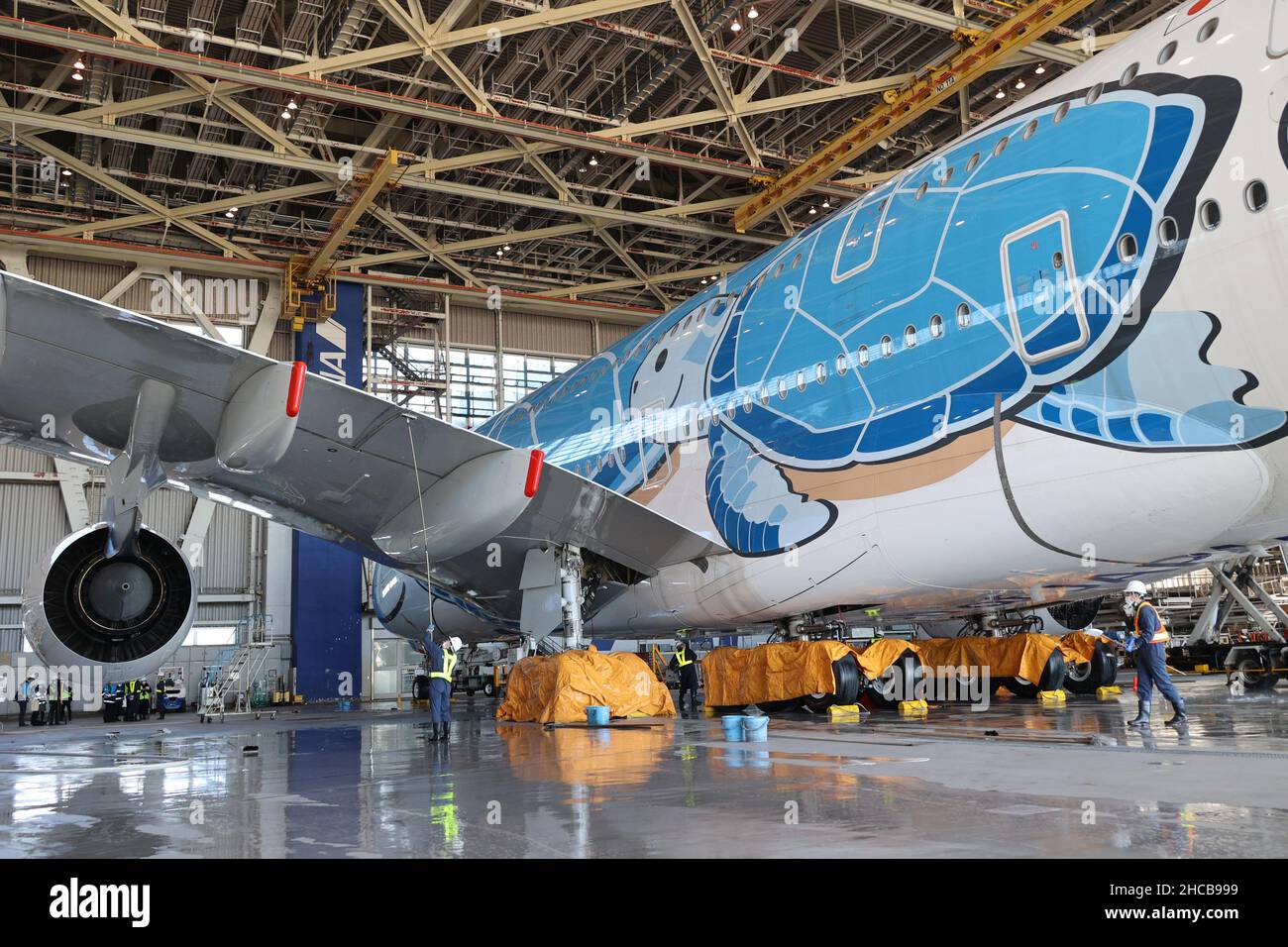 Narita, Japan. 27th Dec, 2021. Workers wash the world's largest ...