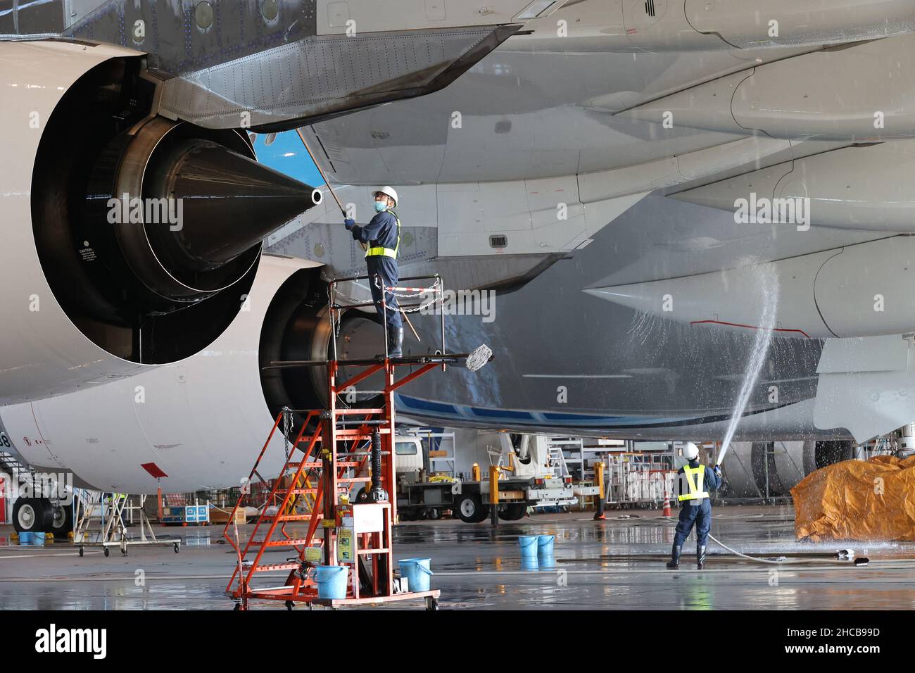 Narita, Japan. 27th Dec, 2021. Workers wash the world's largest ...