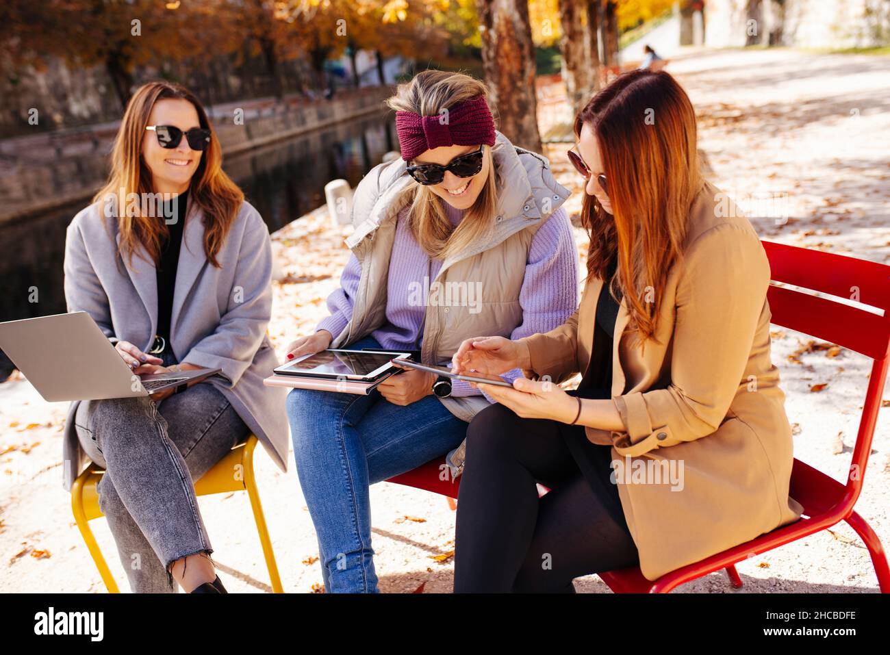 Sharing chair hi-res stock photography and images - Alamy