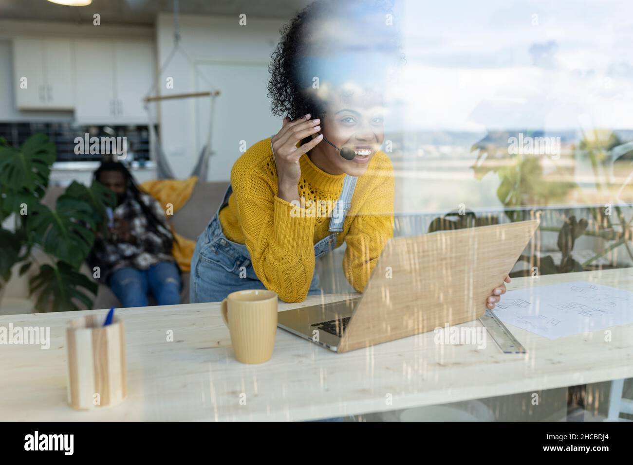 Customer service representative hi-res stock photography and images - Alamy