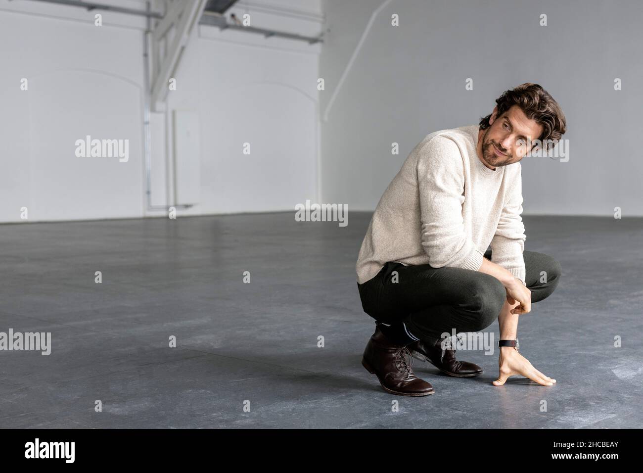 Empty building squat hi-res stock photography and images - Alamy