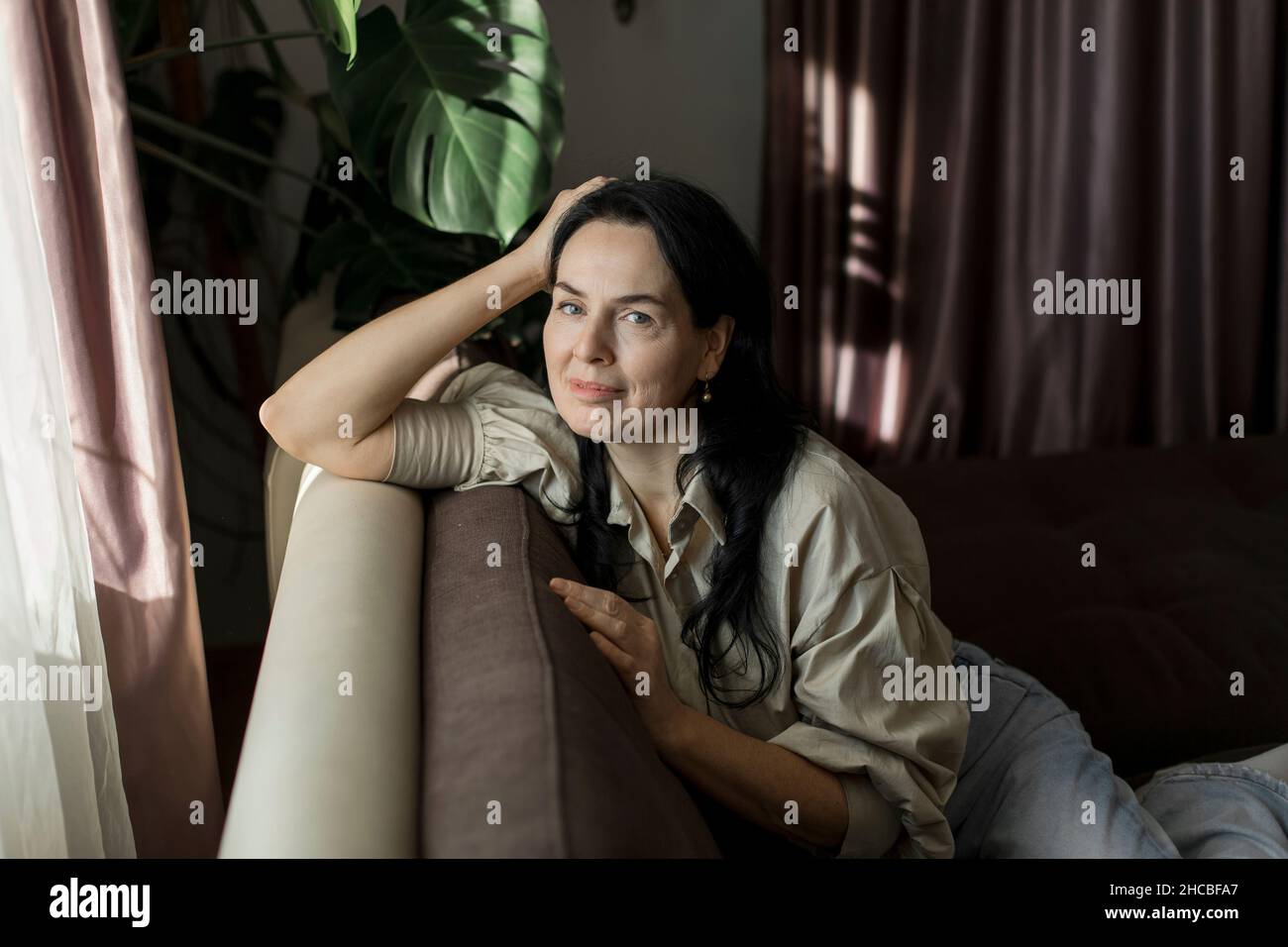 Black woman relaxing home hi-res stock photography and images - Alamy