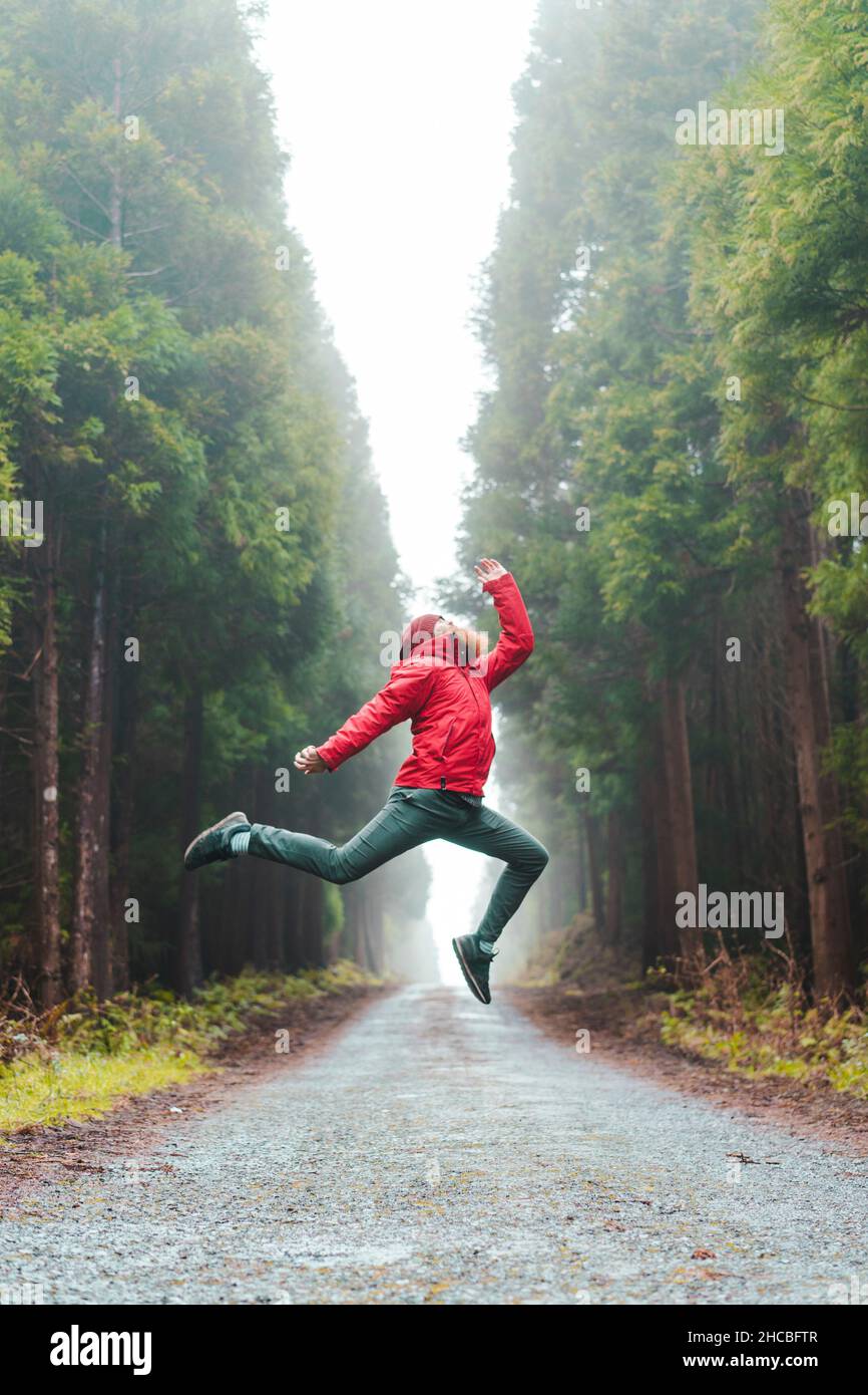 Man jumping from tree hi-res stock photography and images - Alamy