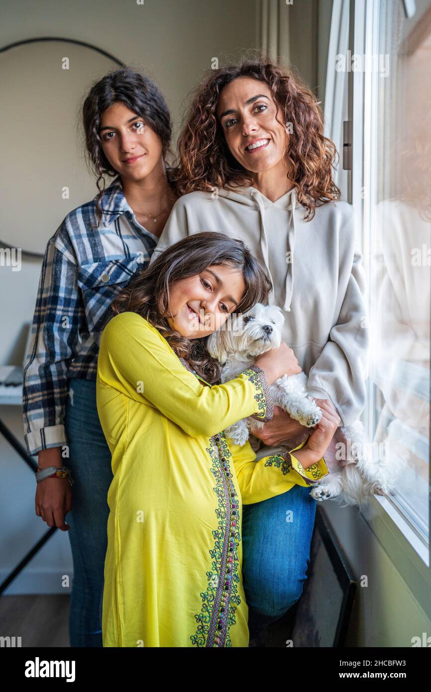 Mother two children dog hi-res stock photography and images - Alamy