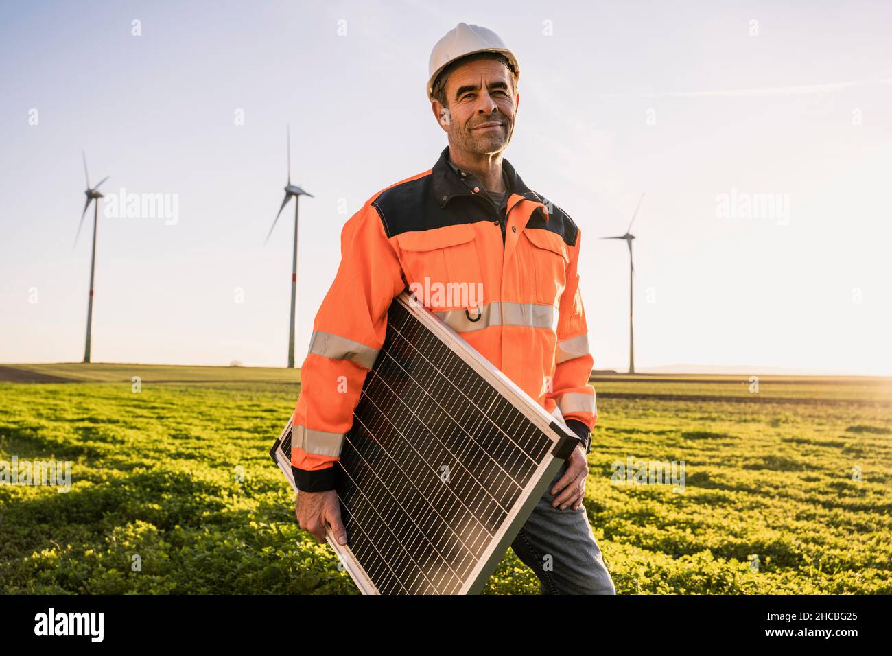Solar wind power park hi-res stock photography and images - Alamy
