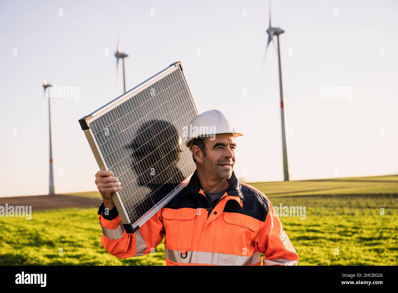 Solar wind power park hi-res stock photography and images - Alamy