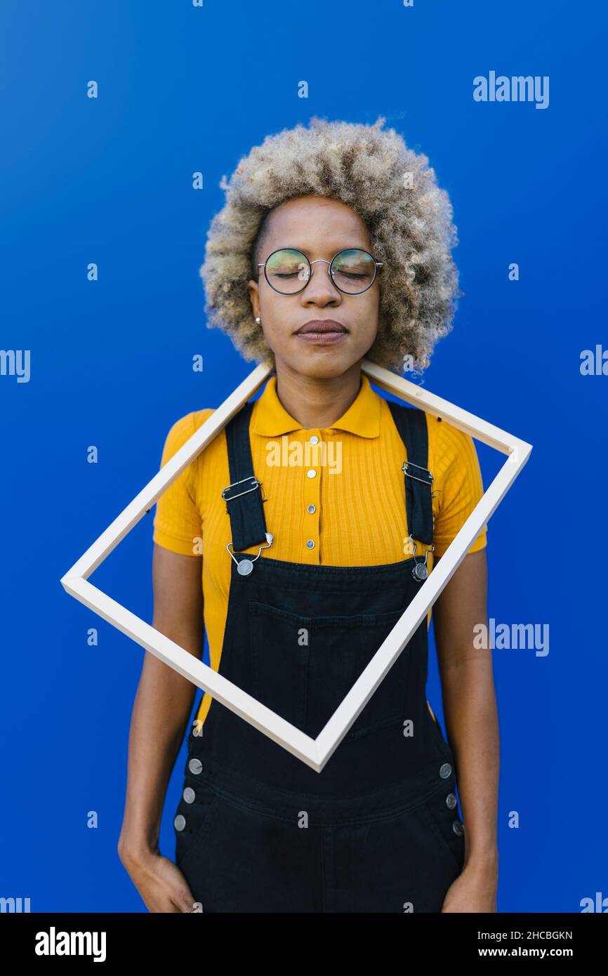 Glasses around neck hi-res stock photography and images - Alamy