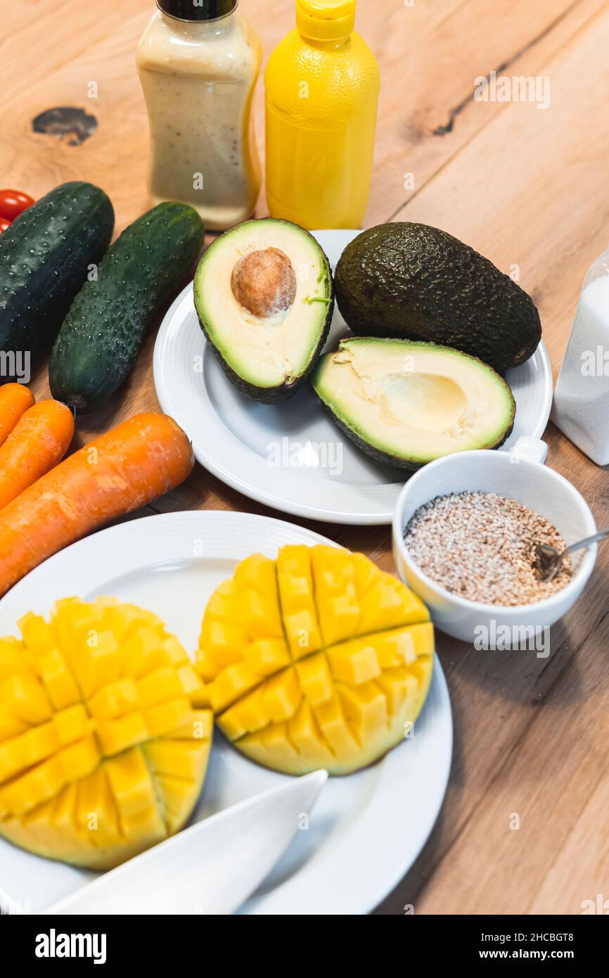 Table of mangoes hi-res stock photography and images - Alamy